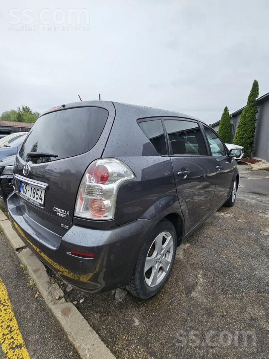 Pelēks Toyota Corolla Verso 2008 Rīga, ar dzinēja tilpumu 2.20 L un nobraukumu 279 tūkst. km par 1900 €, foto 5 vietnē AUTOMOTO.COM.LV