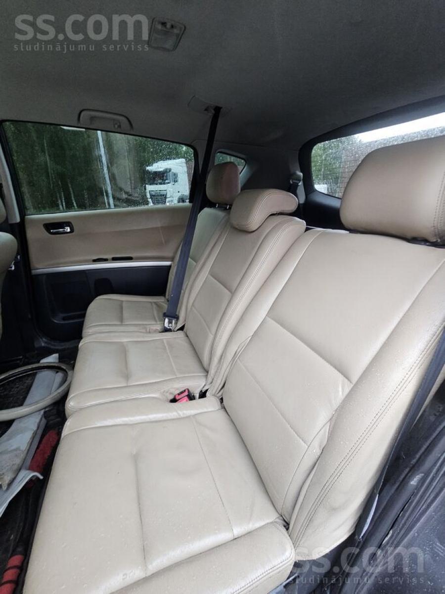 Pelēks Toyota Corolla Verso 2008 Rīga, ar dzinēja tilpumu 2.20 L un nobraukumu 279 tūkst. km par 1900 €, foto 9 vietnē AUTOMOTO.COM.LV