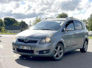 Grey Toyota Corolla Verso 2008 in Vilnius, with an engine capacity of 2.20 L and mileage of 343 thousand km for 1350 €, photo  on AUTOMOTO.COM.LV