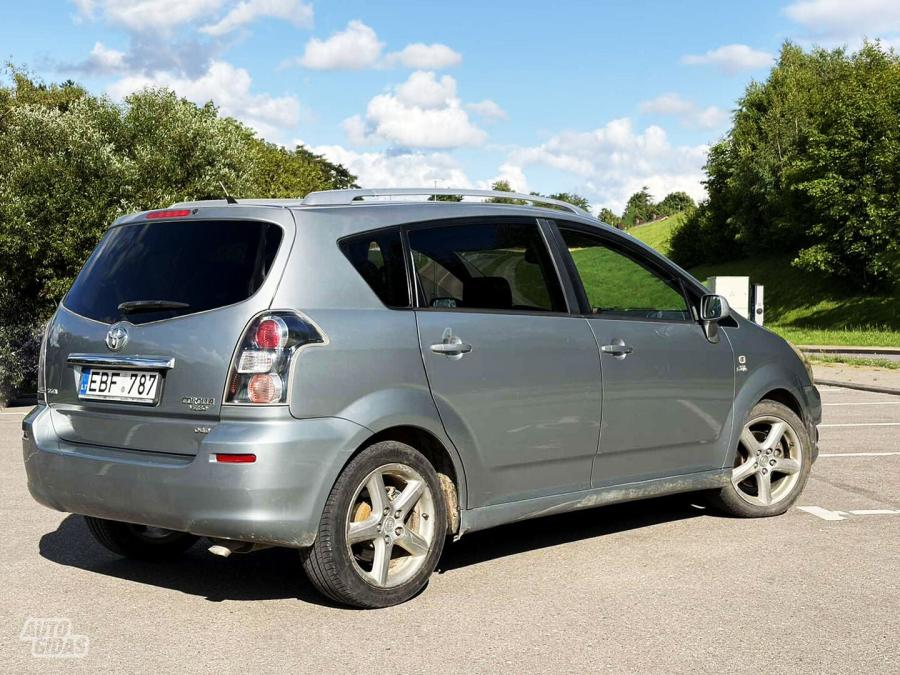 Grey Toyota Corolla Verso 2008 in Vilnius, with an engine capacity of 2.20 L and mileage of 343 thousand km for 1350 €, photo 3 on AUTOMOTO.COM.LV