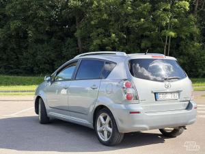 Grey Toyota Corolla Verso 2008 in Vilnius, with an engine capacity of 2.20 L and mileage of 343 thousand km for 1350 €, photo 4 on AUTOMOTO.COM.LV