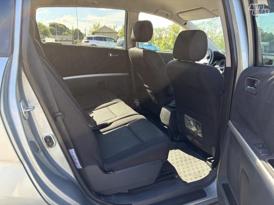 Grey Toyota Corolla Verso 2008 in Vilnius, with an engine capacity of 2.20 L and mileage of 343 thousand km for 1350 €, photo 9 on AUTOMOTO.COM.LV
