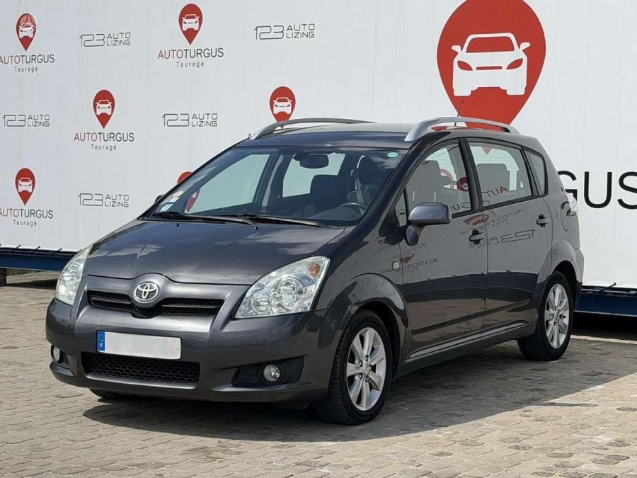 Grey Toyota Corolla Verso 2008 in Taurage, with an engine capacity of 2.23 L and mileage of 210 thousand km for 3900 €, photo 1 on AUTOMOTO.COM.LV