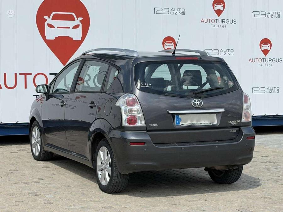 Grey Toyota Corolla Verso 2008 in Taurage, with an engine capacity of 2.23 L and mileage of 210 thousand km for 3900 €, photo 5 on AUTOMOTO.COM.LV