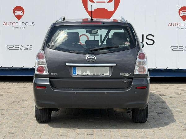 Pelēks Toyota Corolla Verso 2008 Tauragė, ar dzinēja tilpumu 2.23 L un nobraukumu 210 tūkst. km par 3900 €, foto 5 vietnē AUTOMOTO.COM.LV