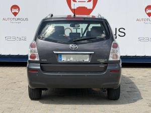Grey Toyota Corolla Verso 2008 in Taurage, with an engine capacity of 2.23 L and mileage of 210 thousand km for 3900 €, photo 6 on AUTOMOTO.COM.LV