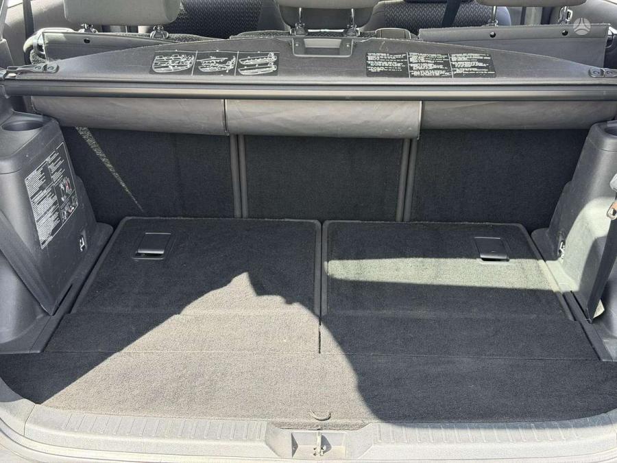 Grey Toyota Corolla Verso 2008 in Taurage, with an engine capacity of 2.23 L and mileage of 210 thousand km for 3900 €, photo 14 on AUTOMOTO.COM.LV