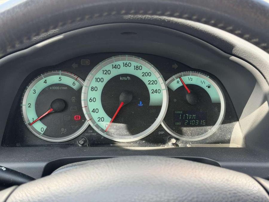 Grey Toyota Corolla Verso 2008 in Taurage, with an engine capacity of 2.23 L and mileage of 210 thousand km for 3900 €, photo 15 on AUTOMOTO.COM.LV