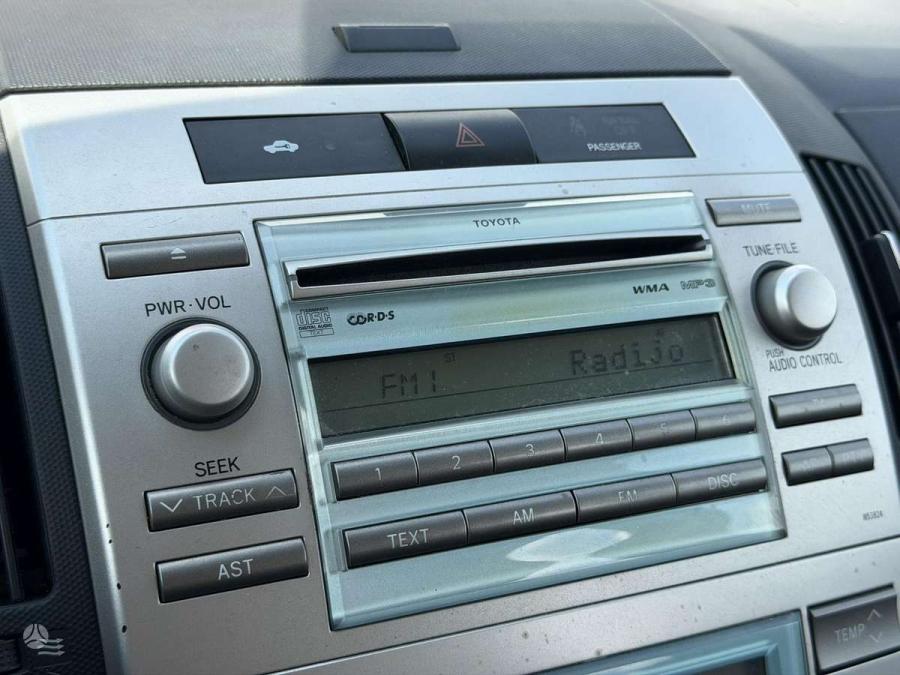 Grey Toyota Corolla Verso 2008 in Taurage, with an engine capacity of 2.23 L and mileage of 210 thousand km for 3900 €, photo 16 on AUTOMOTO.COM.LV