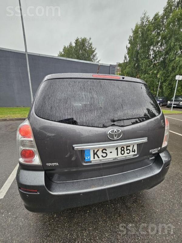 Pelēks Toyota Corolla Verso 2008 Rīga, ar dzinēja tilpumu 2.20 L un nobraukumu 279 tūkst. km par 1600 €, foto 2 vietnē AUTOMOTO.COM.LV