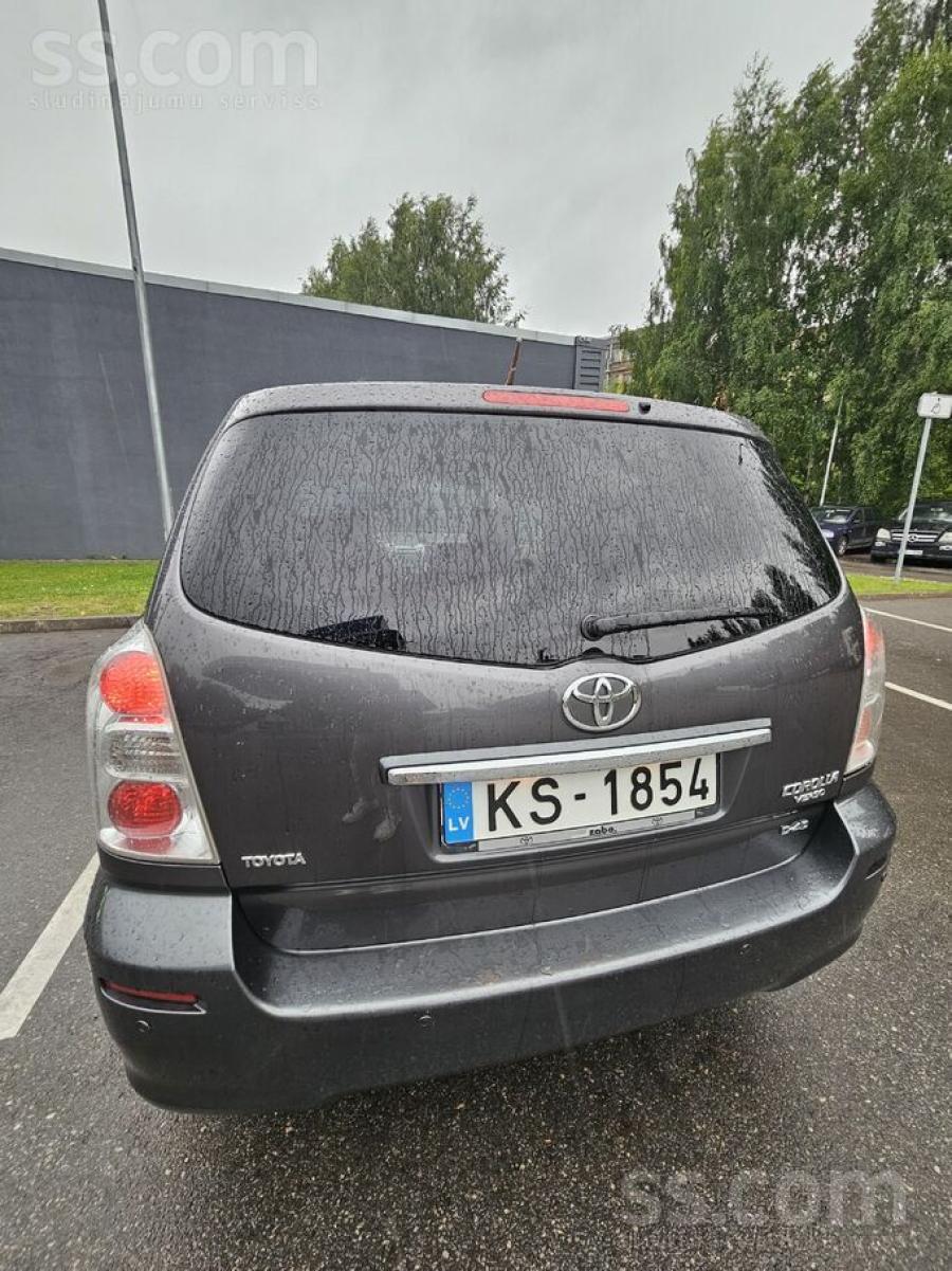 Pelēks Toyota Corolla Verso 2008 Rīga, ar dzinēja tilpumu 2.20 L un nobraukumu 279 tūkst. km par 1600 €, foto 3 vietnē AUTOMOTO.COM.LV