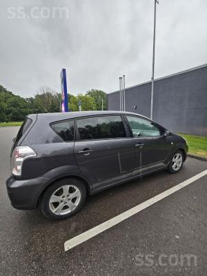Pelēks Toyota Corolla Verso 2008 Rīga, ar dzinēja tilpumu 2.20 L un nobraukumu 279 tūkst. km par 1600 €, foto 4 vietnē AUTOMOTO.COM.LV