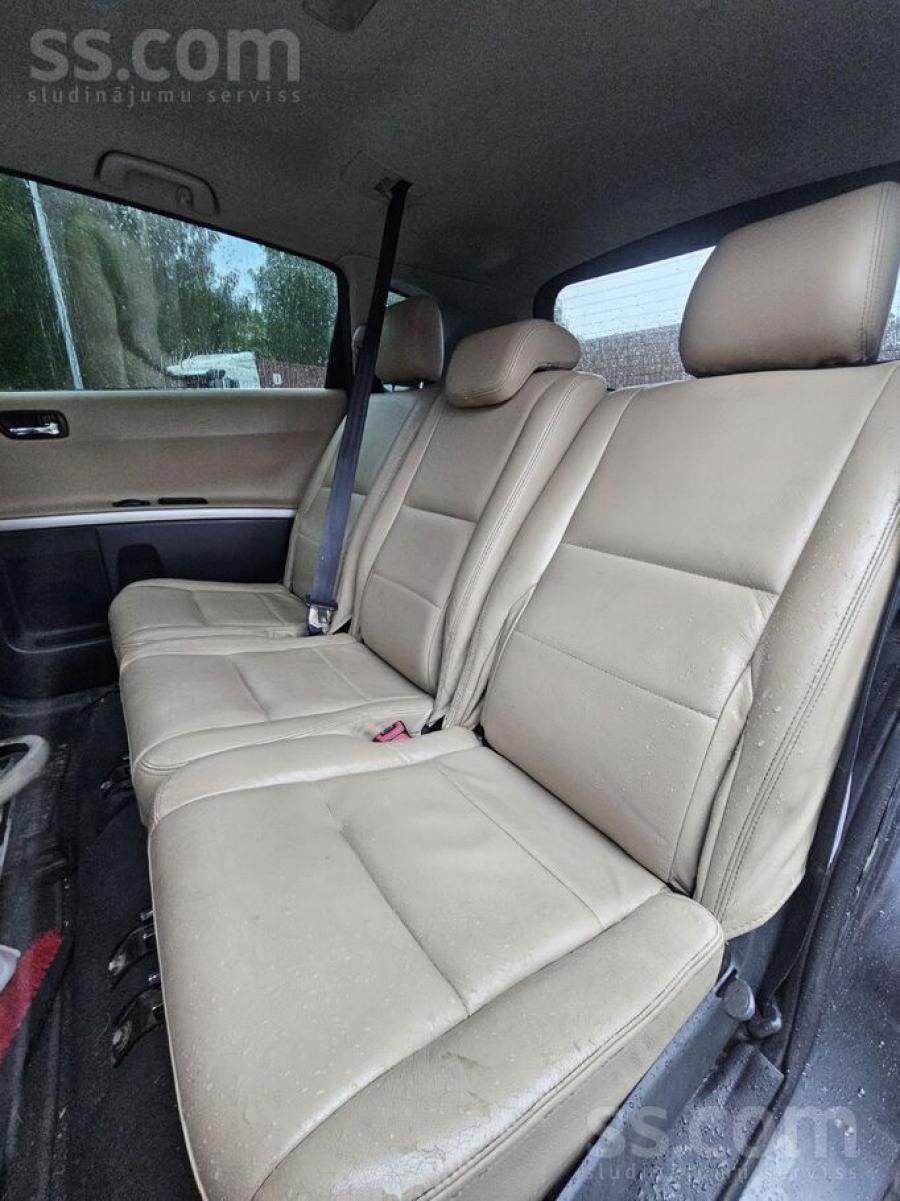 Pelēks Toyota Corolla Verso 2008 Rīga, ar dzinēja tilpumu 2.20 L un nobraukumu 279 tūkst. km par 1600 €, foto 7 vietnē AUTOMOTO.COM.LV