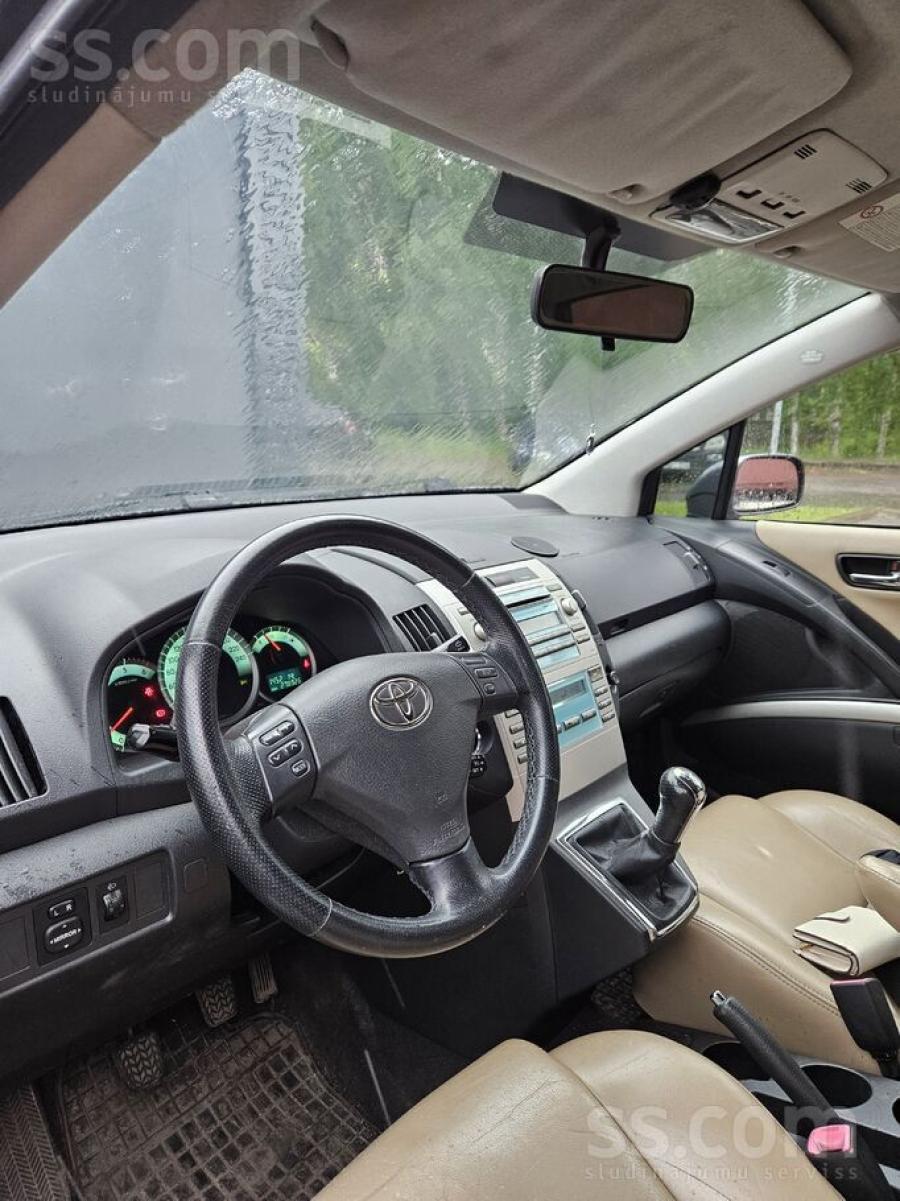 Pelēks Toyota Corolla Verso 2008 Rīga, ar dzinēja tilpumu 2.20 L un nobraukumu 279 tūkst. km par 1600 €, foto 8 vietnē AUTOMOTO.COM.LV