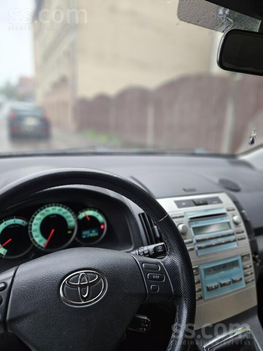 Pelēks Toyota Corolla Verso 2008 Rīga, ar dzinēja tilpumu 2.20 L un nobraukumu 279 tūkst. km par 1600 €, foto 9 vietnē AUTOMOTO.COM.LV