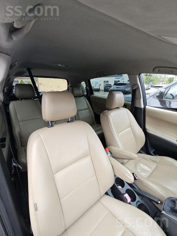 Pelēks Toyota Corolla Verso 2008 Rīga, ar dzinēja tilpumu 2.20 L un nobraukumu 279 tūkst. km par 1600 €, foto 9 vietnē AUTOMOTO.COM.LV
