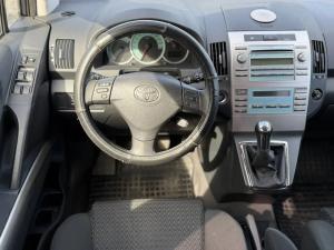 Grey Toyota Corolla Verso 2008 in Riga, with an engine capacity of 2.20 L and mileage of 327 thousand km for 2300 €, photo 5 on AUTOMOTO.COM.LV