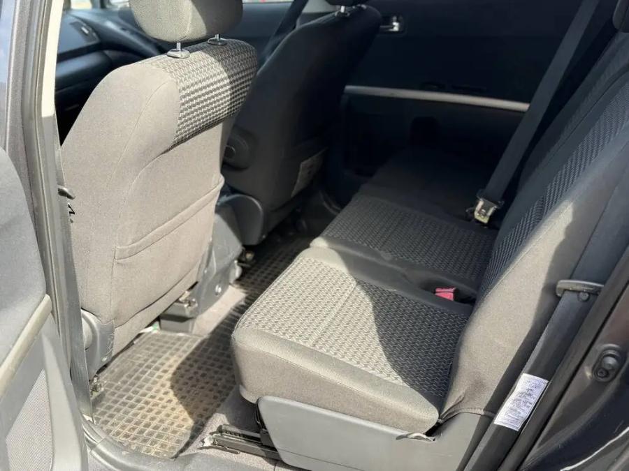 Grey Toyota Corolla Verso 2008 in Riga, with an engine capacity of 2.20 L and mileage of 327 thousand km for 2300 €, photo 11 on AUTOMOTO.COM.LV