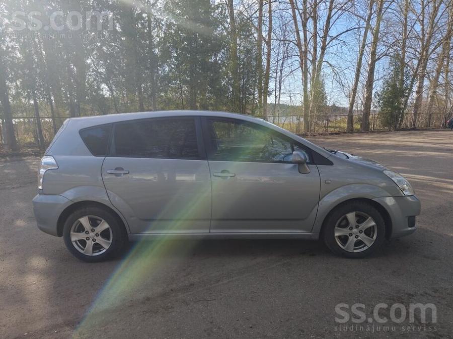 Grey Toyota Corolla Verso 2008 in Ogre, with an engine capacity of 2.20 L and mileage of 237 thousand km for 1500 €, photo 4 on AUTOMOTO.COM.LV