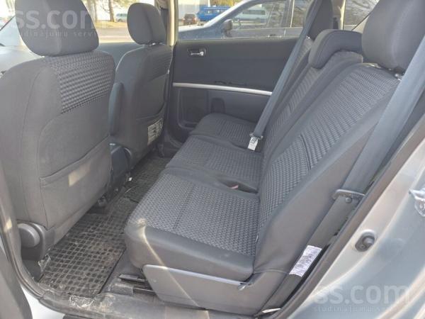 Grey Toyota Corolla Verso 2008 in Ogre, with an engine capacity of 2.20 L and mileage of 237 thousand km for 1500 €, photo 7 on AUTOMOTO.COM.LV