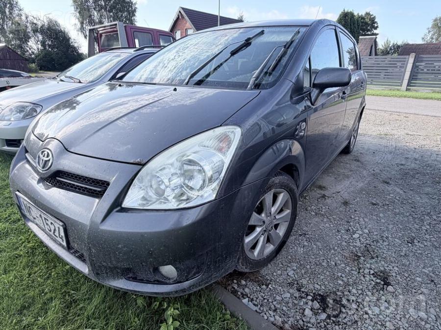 Pelēks Toyota Corolla Verso 2008 Jelgava, ar dzinēja tilpumu 2.20 L un nobraukumu 354 tūkst. km par 1250 €, foto 1 vietnē AUTOMOTO.COM.LV