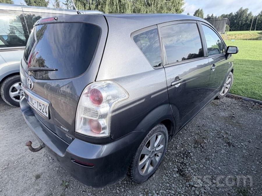 Pelēks Toyota Corolla Verso 2008 Jelgava, ar dzinēja tilpumu 2.20 L un nobraukumu 354 tūkst. km par 1250 €, foto 4 vietnē AUTOMOTO.COM.LV