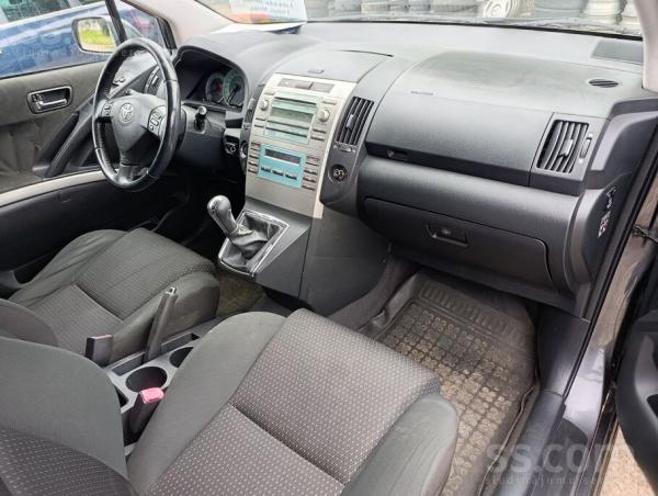 Grey Toyota Corolla Verso 2008 in Rezekne, with an engine capacity of 2.20 L and mileage of 281 thousand km for 2550 €, photo 7 on AUTOMOTO.COM.LV