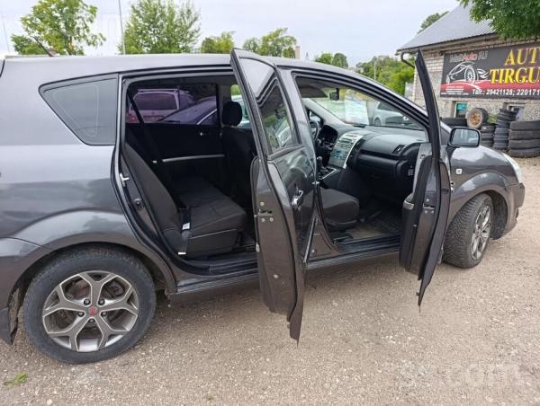 Grey Toyota Corolla Verso 2008 in Rezekne, with an engine capacity of 2.20 L and mileage of 281 thousand km for 2550 €, photo 8 on AUTOMOTO.COM.LV