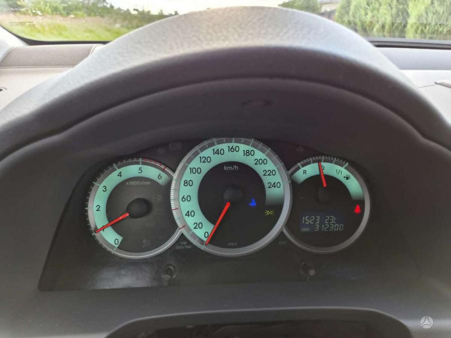 Pelēks Toyota Corolla Verso 2008 Mažeikiai, ar dzinēja tilpumu 2.23 L un nobraukumu 312 tūkst. km par 2200 €, foto 11 vietnē AUTOMOTO.COM.LV