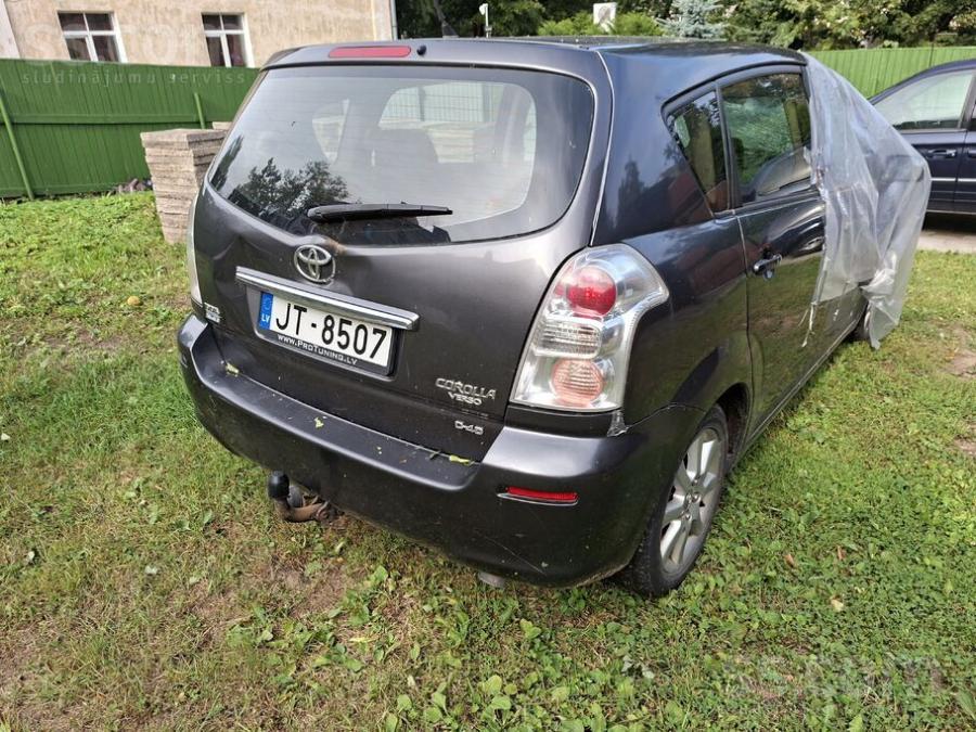 Pelēks Toyota Corolla Verso 2008 Rīga, ar dzinēja tilpumu 2.20 L un nobraukumu 327 tūkst. km par 800 €, foto 3 vietnē AUTOMOTO.COM.LV