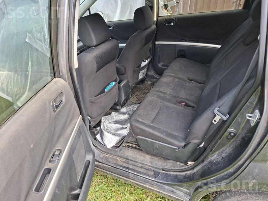 Pelēks Toyota Corolla Verso 2008 Rīga, ar dzinēja tilpumu 2.20 L un nobraukumu 327 tūkst. km par 800 €, foto 7 vietnē AUTOMOTO.COM.LV