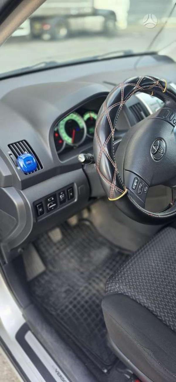 Grey Toyota Corolla Verso 2008 in Siauliai, with an engine capacity of 2.23 L and mileage of 319 thousand km for 2500 €, photo 7 on AUTOMOTO.COM.LV