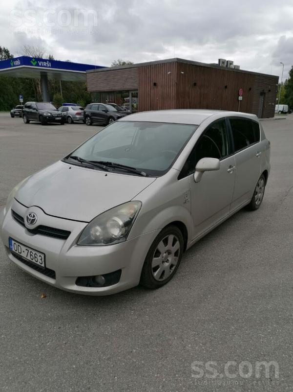 Grey Toyota Corolla Verso 2008 in Riga, with an engine capacity of 2.20 L and mileage of 261 thousand km for 2450 €, photo 1 on AUTOMOTO.COM.LV