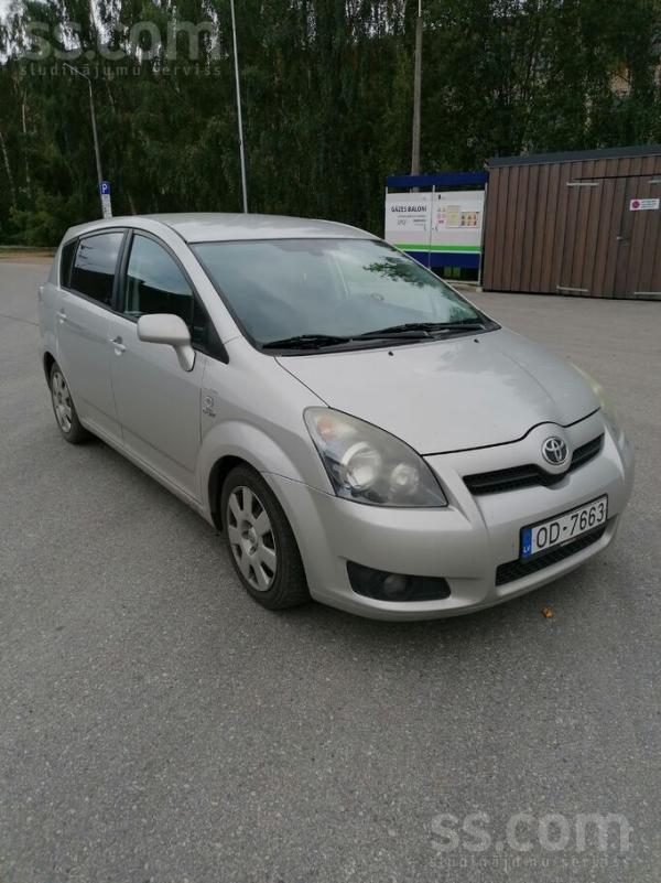 Grey Toyota Corolla Verso 2008 in Riga, with an engine capacity of 2.20 L and mileage of 261 thousand km for 2450 €, photo 3 on AUTOMOTO.COM.LV