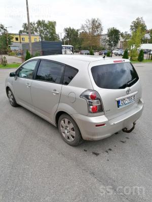 Grey Toyota Corolla Verso 2008 in Riga, with an engine capacity of 2.20 L and mileage of 261 thousand km for 2450 €, photo 4 on AUTOMOTO.COM.LV