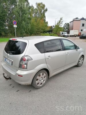Grey Toyota Corolla Verso 2008 in Riga, with an engine capacity of 2.20 L and mileage of 261 thousand km for 2450 €, photo 5 on AUTOMOTO.COM.LV