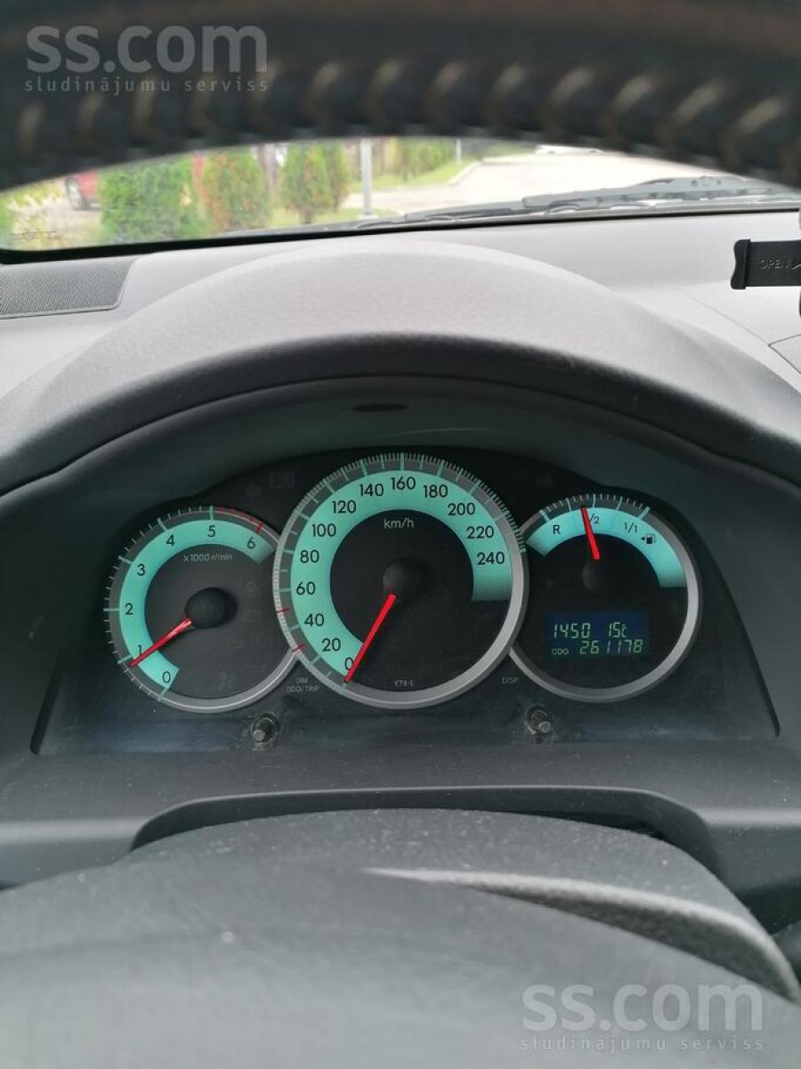 Grey Toyota Corolla Verso 2008 in Riga, with an engine capacity of 2.20 L and mileage of 261 thousand km for 2450 €, photo 6 on AUTOMOTO.COM.LV