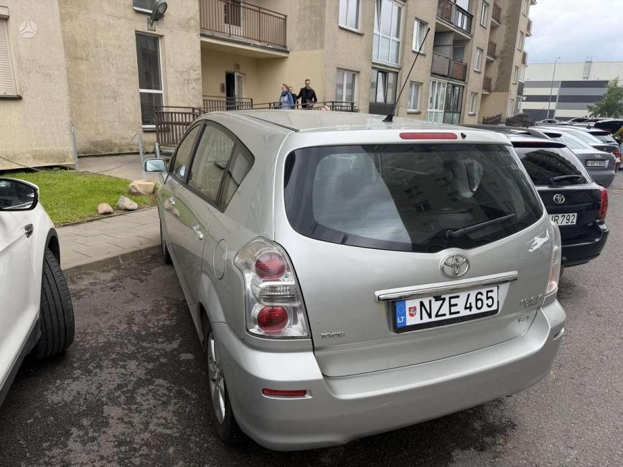 Pelēks Toyota Corolla Verso 2008 Viļņa, ar dzinēja tilpumu 2.23 L un nobraukumu 381 tūkst. km par 2300 €, foto 6 vietnē AUTOMOTO.COM.LV