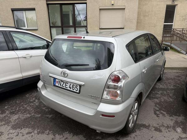 Grey Toyota Corolla Verso 2008 in Vilnius, with an engine capacity of 2.23 L and mileage of 381 thousand km for 2300 €, photo 7 on AUTOMOTO.COM.LV