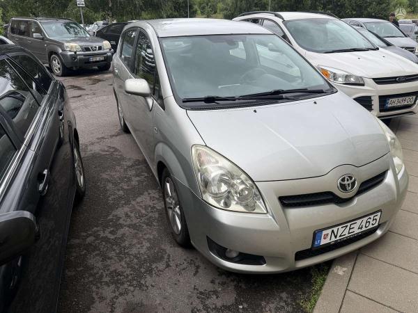 Grey Toyota Corolla Verso 2008 in Vilnius, with an engine capacity of 2.23 L and mileage of 381 thousand km for 2300 €, photo 8 on AUTOMOTO.COM.LV