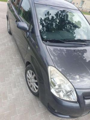 Pelēks Toyota Corolla Verso 2008 Kauņa, ar dzinēja tilpumu 2.23 L un nobraukumu 318 tūkst. km par 1850 €, foto 3 vietnē AUTOMOTO.COM.LV