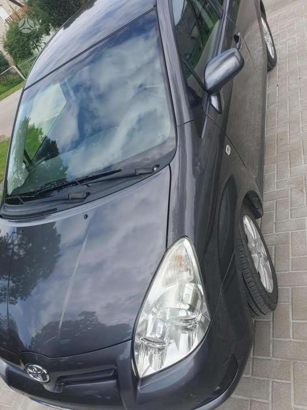 Pelēks Toyota Corolla Verso 2008 Kauņa, ar dzinēja tilpumu 2.23 L un nobraukumu 318 tūkst. km par 1850 €, foto 4 vietnē AUTOMOTO.COM.LV