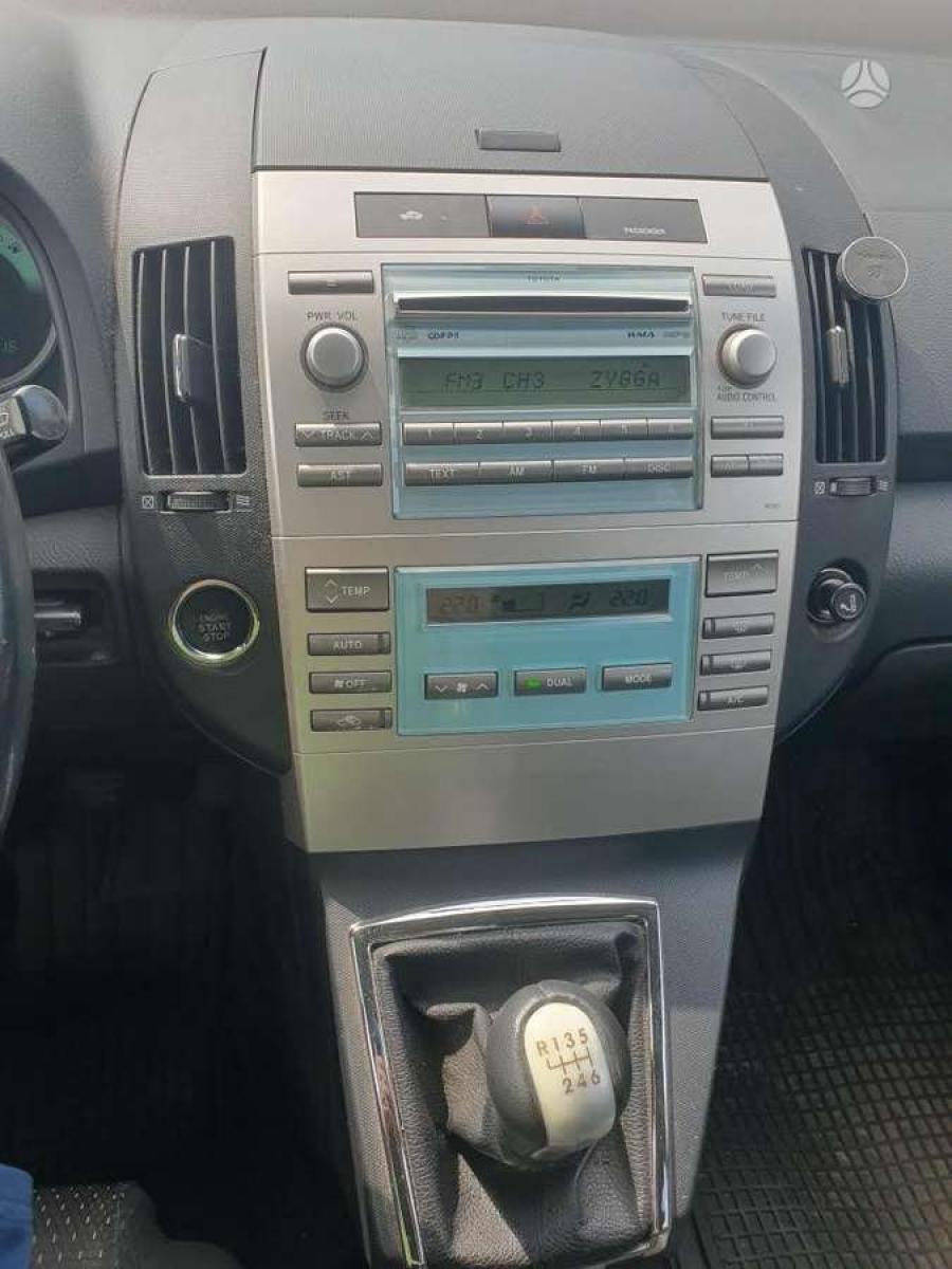 Pelēks Toyota Corolla Verso 2008 Kauņa, ar dzinēja tilpumu 2.23 L un nobraukumu 318 tūkst. km par 1850 €, foto 5 vietnē AUTOMOTO.COM.LV