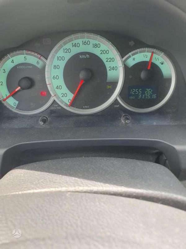 Pelēks Toyota Corolla Verso 2008 Kauņa, ar dzinēja tilpumu 2.23 L un nobraukumu 318 tūkst. km par 1850 €, foto 6 vietnē AUTOMOTO.COM.LV