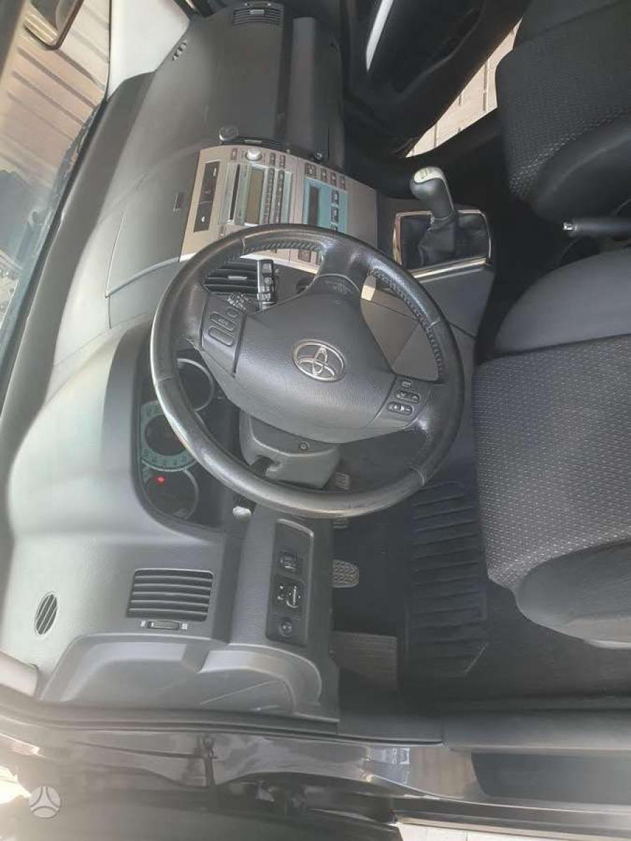 Pelēks Toyota Corolla Verso 2008 Kauņa, ar dzinēja tilpumu 2.23 L un nobraukumu 318 tūkst. km par 1850 €, foto 8 vietnē AUTOMOTO.COM.LV
