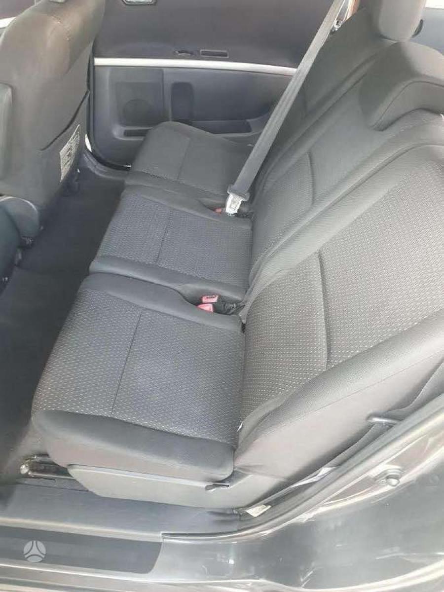 Pelēks Toyota Corolla Verso 2008 Kauņa, ar dzinēja tilpumu 2.23 L un nobraukumu 318 tūkst. km par 1850 €, foto 9 vietnē AUTOMOTO.COM.LV