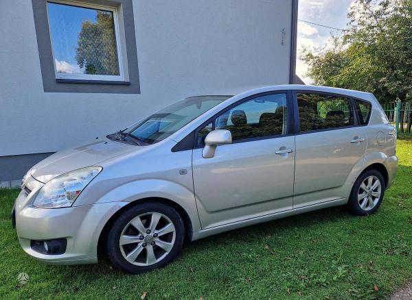 Grey Toyota Corolla Verso 2008 in Trakai, with an engine capacity of 2.23 L and mileage of 204 thousand km for 2100 €, photo 1 on AUTOMOTO.COM.LV