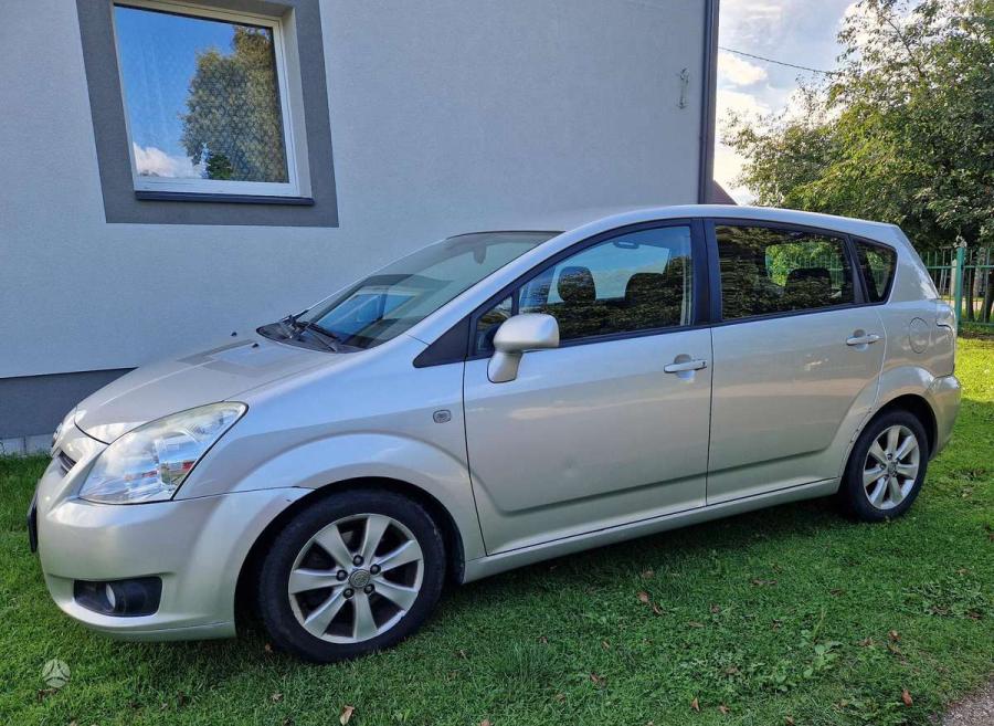 Grey Toyota Corolla Verso 2008 in Trakai, with an engine capacity of 2.23 L and mileage of 204 thousand km for 2100 €, photo 1 on AUTOMOTO.COM.LV