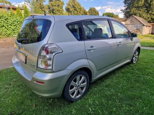 Grey Toyota Corolla Verso 2008 in Trakai, with an engine capacity of 2.23 L and mileage of 204 thousand km for 2100 €, photo 5 on AUTOMOTO.COM.LV