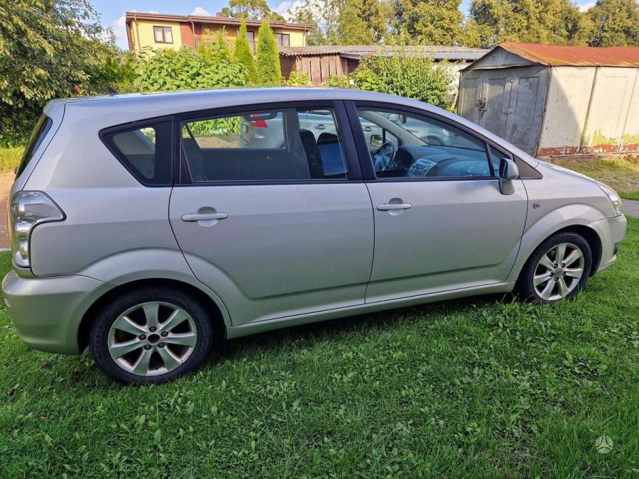 Grey Toyota Corolla Verso 2008 in Trakai, with an engine capacity of 2.23 L and mileage of 204 thousand km for 2100 €, photo 6 on AUTOMOTO.COM.LV